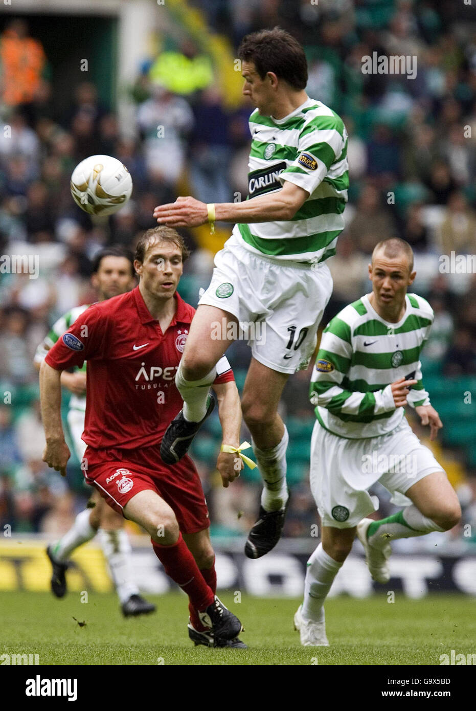 Celtic's Jan Vennegoor of Hesselink rises above Aberdeen's Russell ...