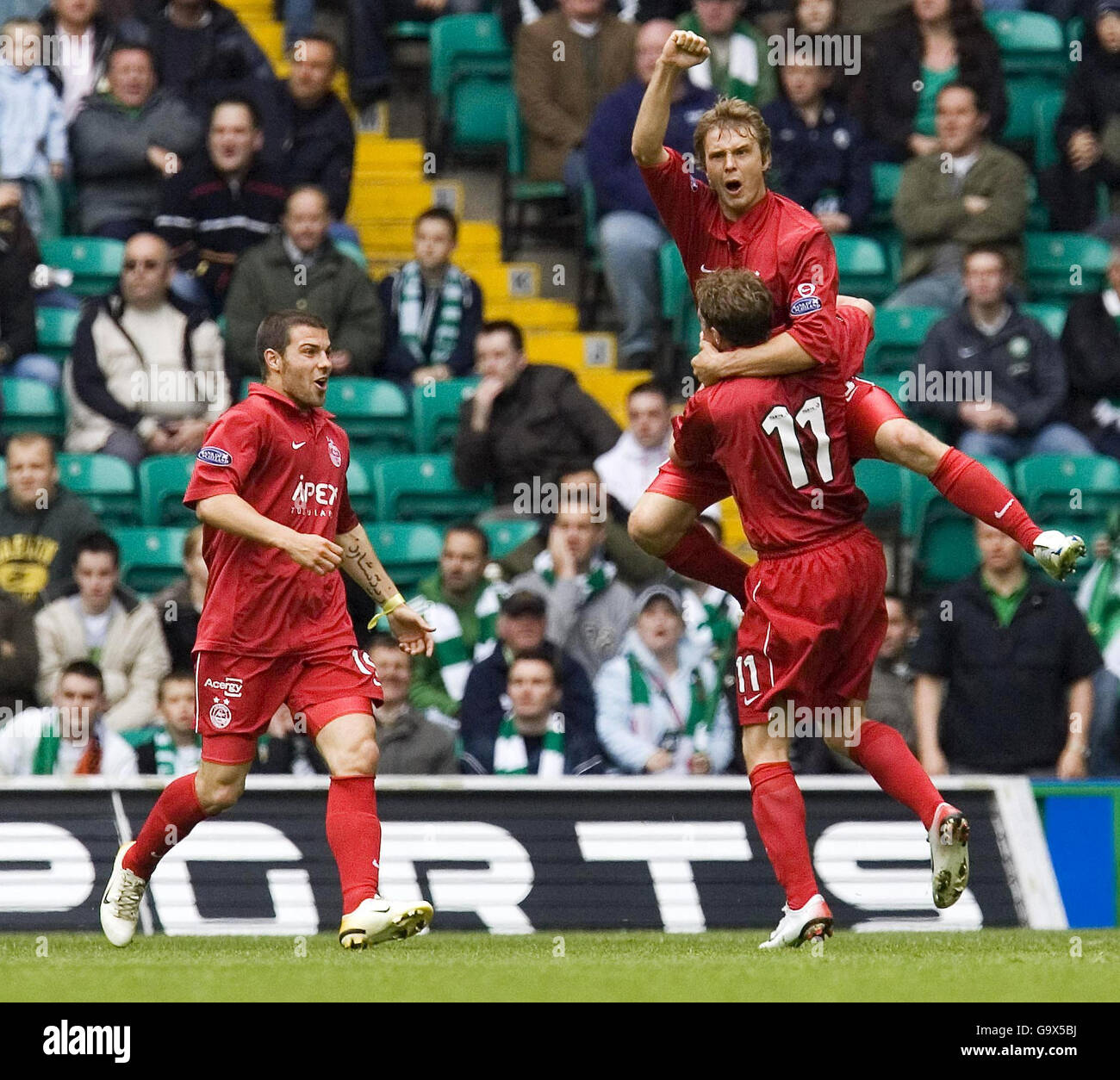 Soccer celtic full length scoring mangsb hi-res stock photography and ...