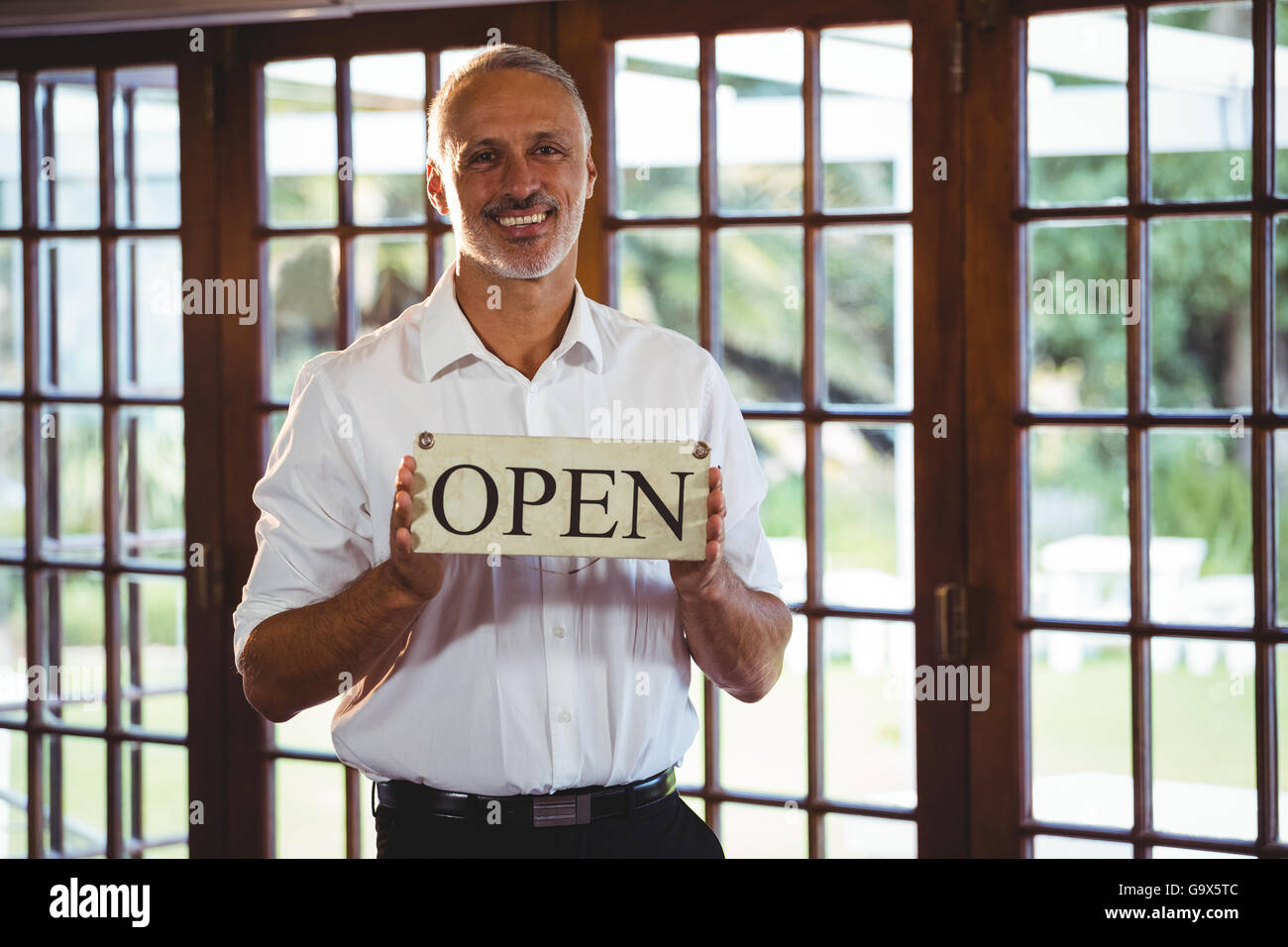 Man holding sign hi-res stock photography and images - Alamy