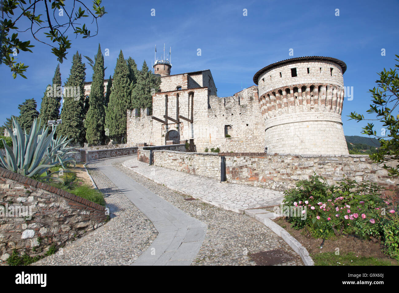 Bastille wall medieval castle hi-res stock photography and images - Alamy