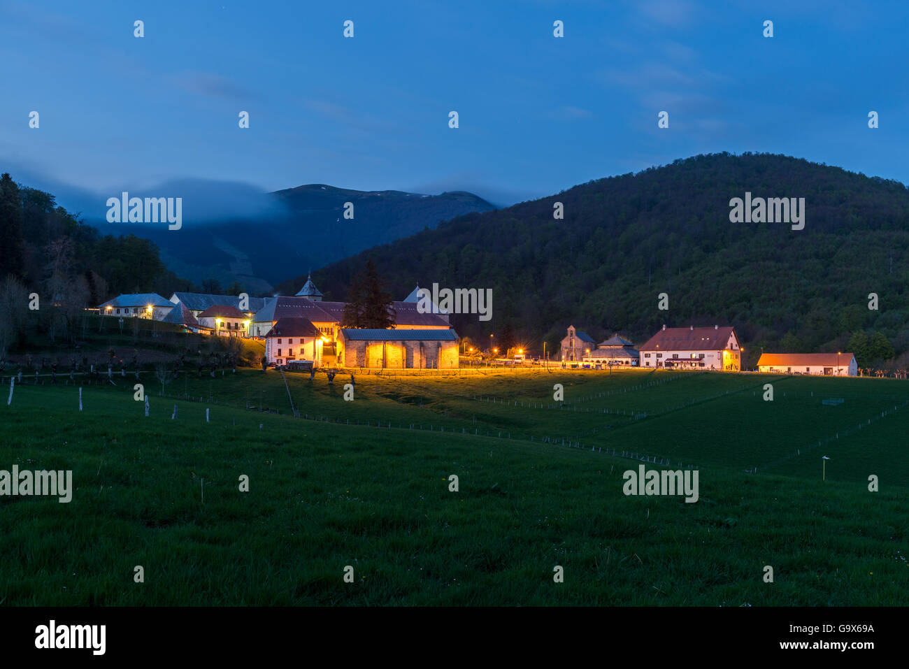 Camino santiago spain roncesvalles hi-res stock photography and images ...