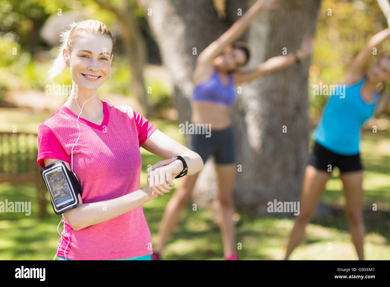 Fit women warming up Stock Photo - Alamy