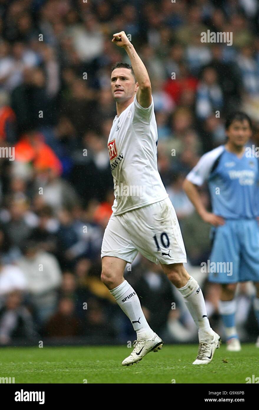 Tottenham hotspurs robbie keane celebrates hi-res stock photography and ...