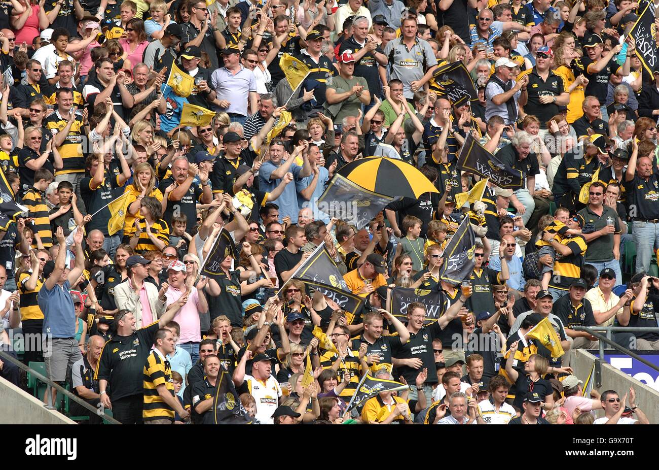 London wasps fans celebrate hi-res stock photography and images - Alamy