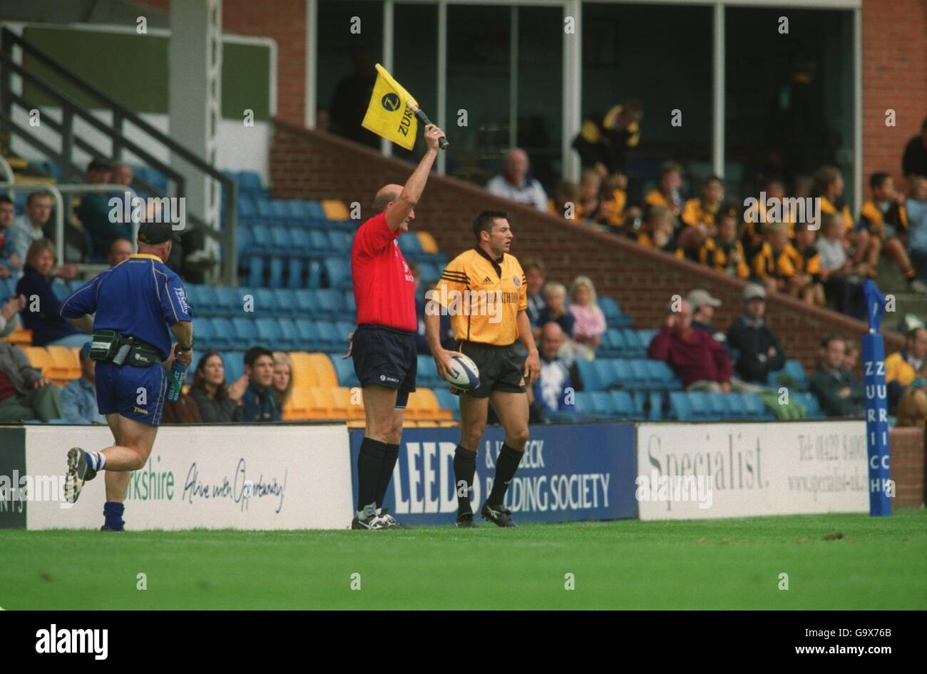 Rugby Union - Zurich Premiership - Leeds Tykes v Bath. Touchjudge Steve ...