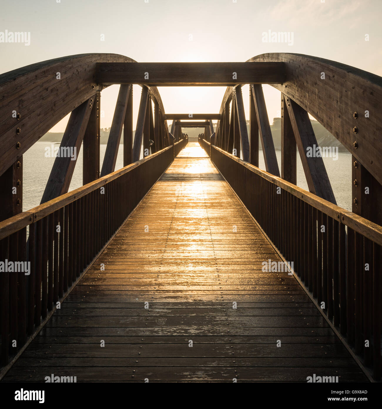 Dramatic bridge silhouette hi-res stock photography and images - Alamy