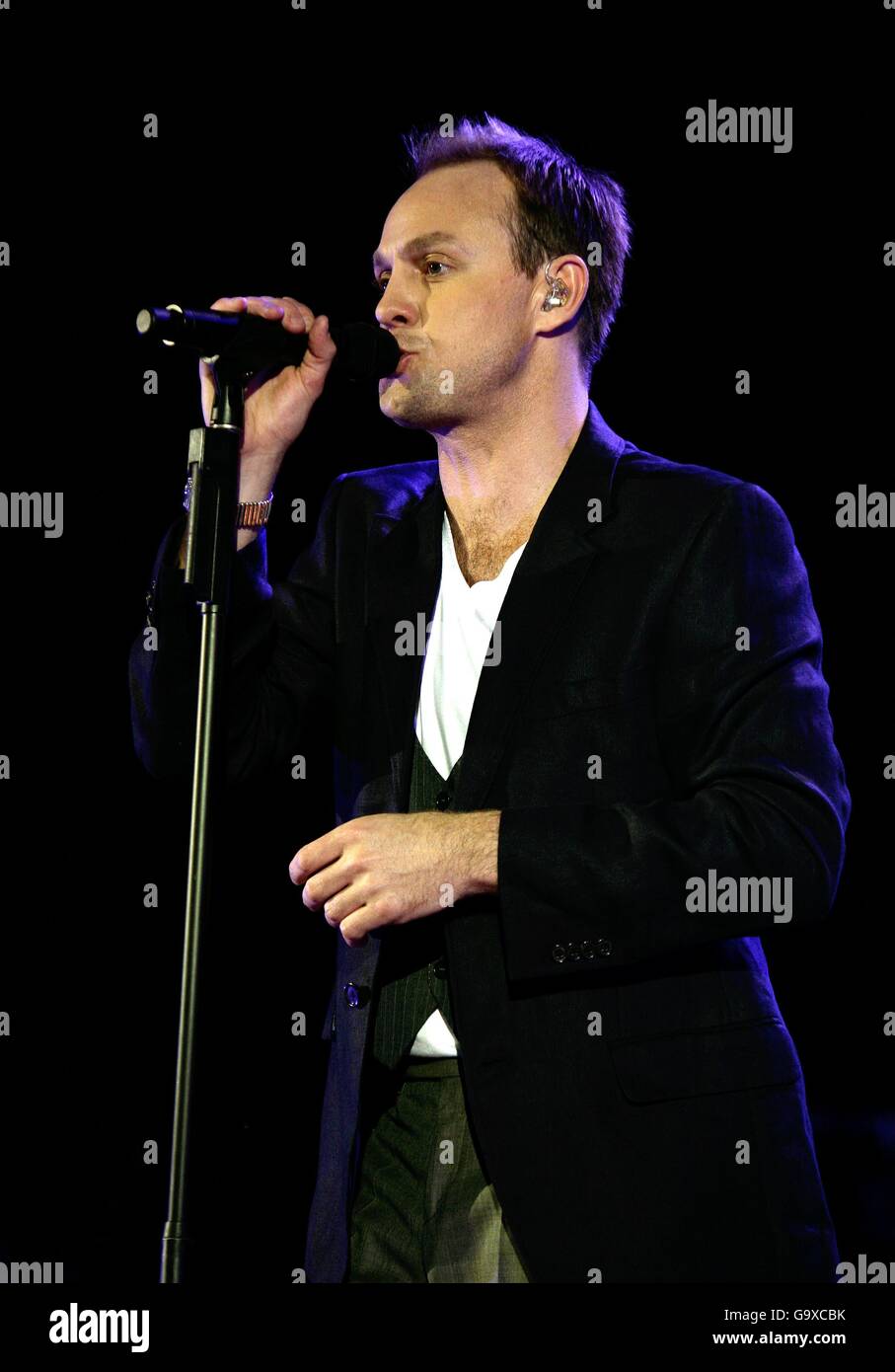 Jason donovan in concert london hi-res stock photography and images - Alamy