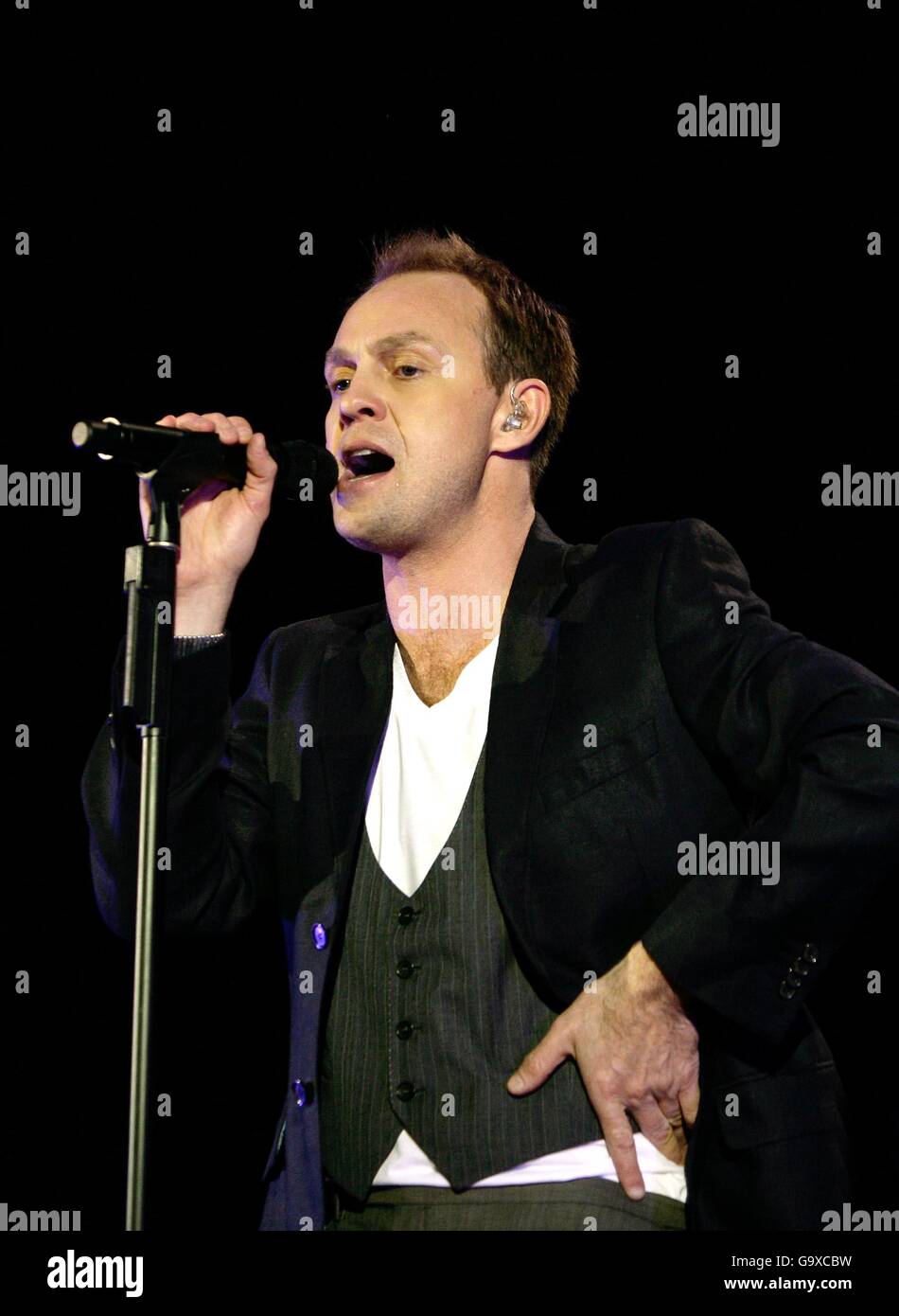 Jason donovan in concert london hi-res stock photography and images - Alamy