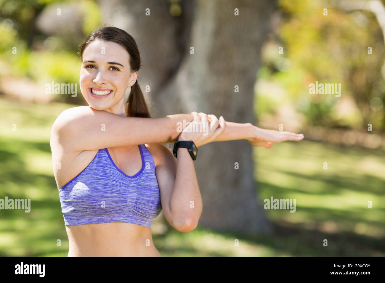 Portrait of beautiful woman exercising Stock Photo - Alamy