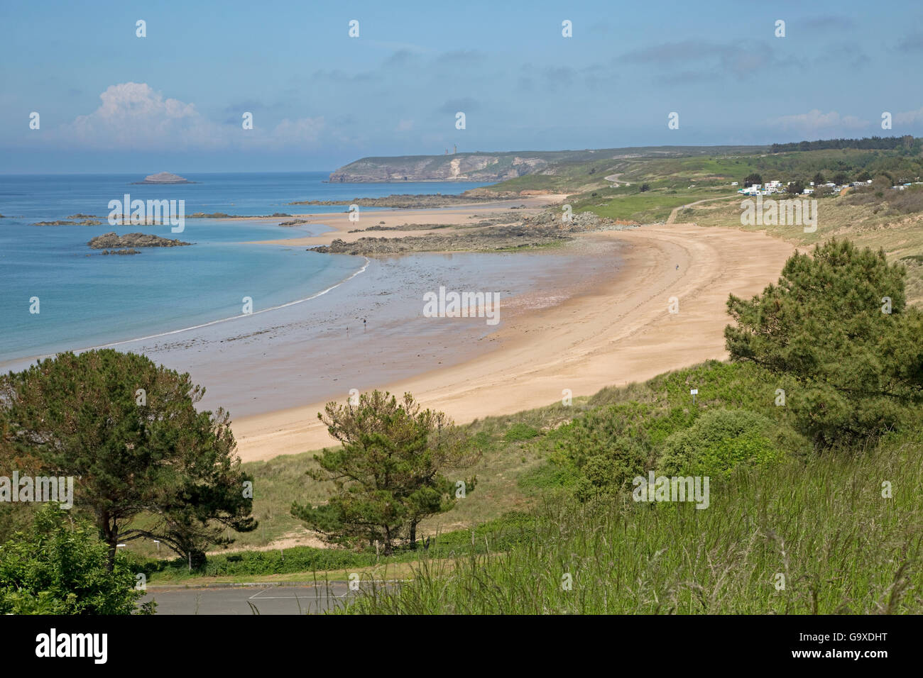 Empty sandy sea hi-res stock photography and images - Alamy