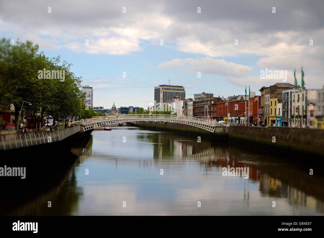 River Liffey Dublin Halfpenny Bridge ha'penny city view Stock Photo - Alamy