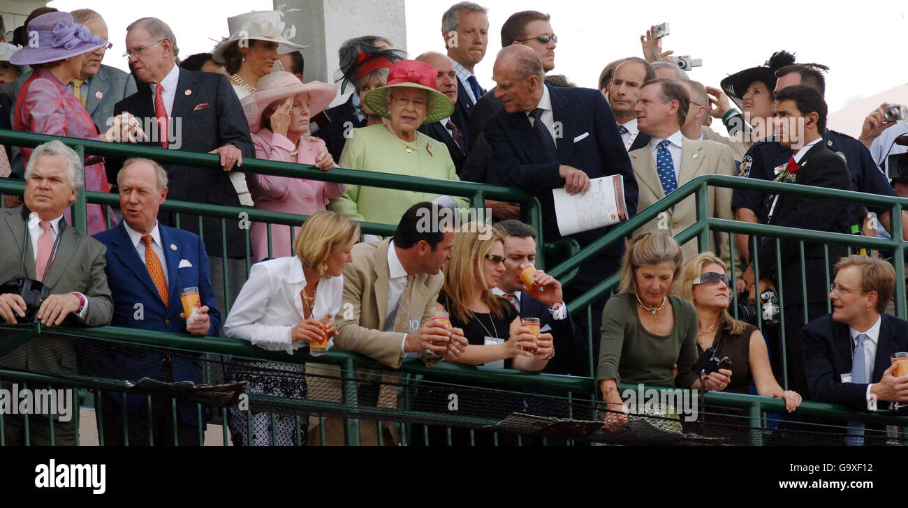 Kentucky derby queen elizabeth ii hi-res stock photography and images ...