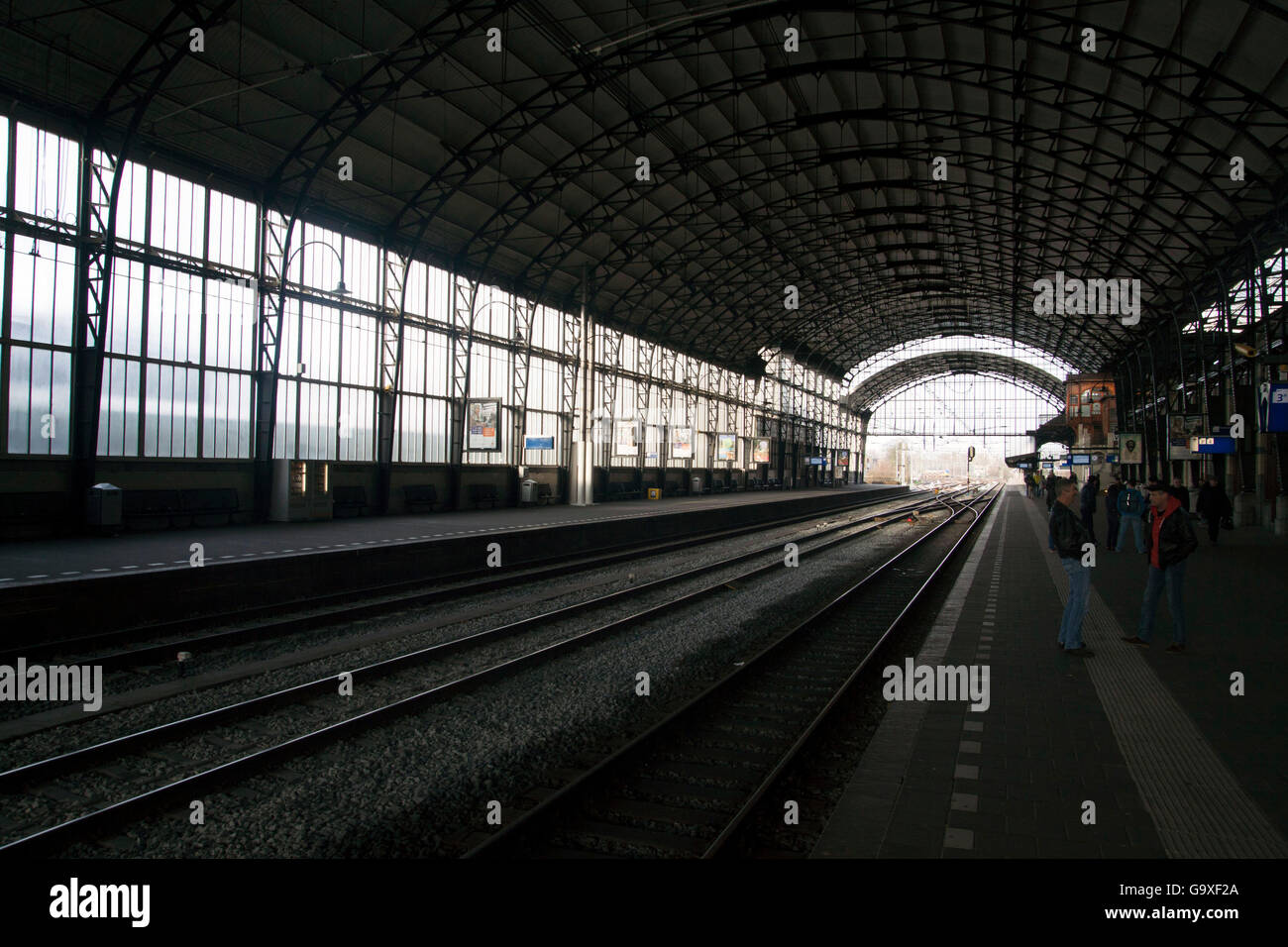 Train platform haarlem railway station holland rail hi-res stock ...