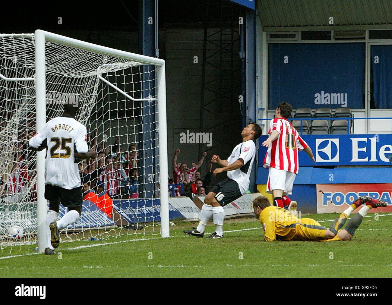 Sunderland's Daryl Murphy scores his second of the game Stock Photo - Alamy