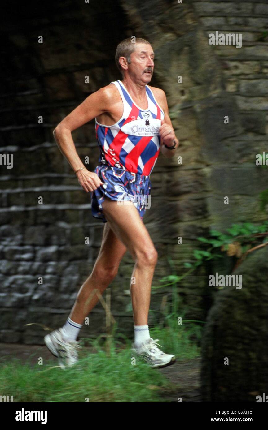 Athletics ron hill feature hi-res stock photography and images - Alamy