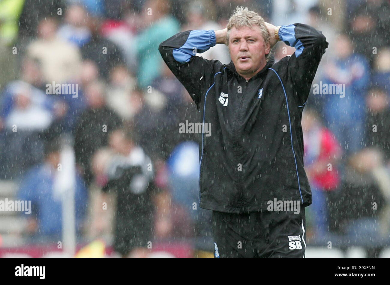 Sport football watching steve bruce hi-res stock photography and images ...