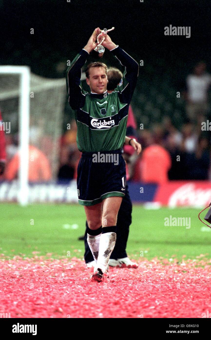 Liverpool goalkeeper sander westerveld celebrates victory hi-res stock ...