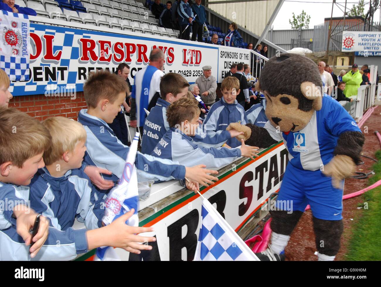 Hartlepool united mascot hi-res stock photography and images - Alamy