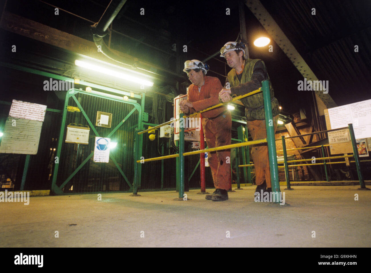 2 MINERS ON THE LAST SHIFT AT COTGRAVE COLLIERY, NOTTINGHAM Stock Photo ...