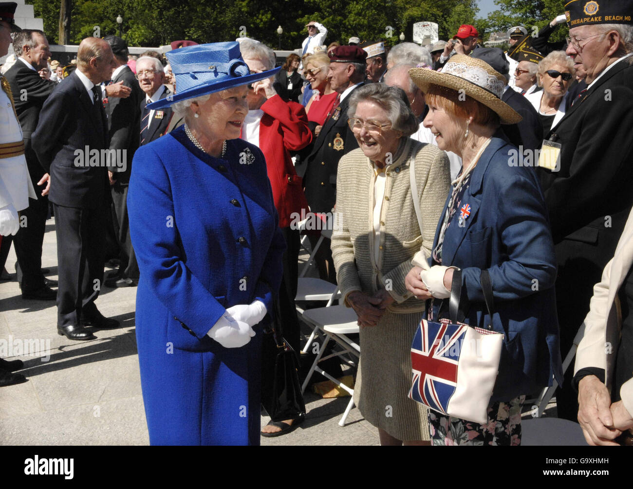 Who met her husband outside windsor castle hi-res stock photography and ...