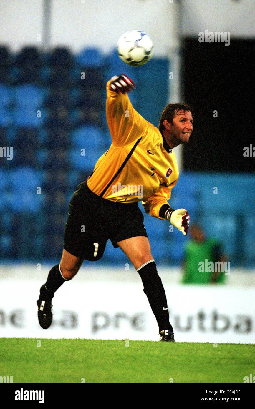 Iran goalkeeper football hi-res stock photography and images - Alamy