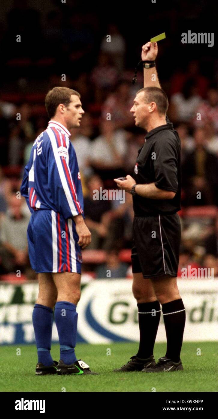 Referee clive penton hi-res stock photography and images - Alamy