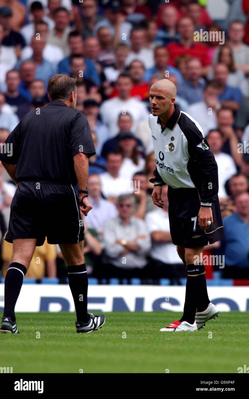 Graham barber premier league referee hi-res stock photography and ...