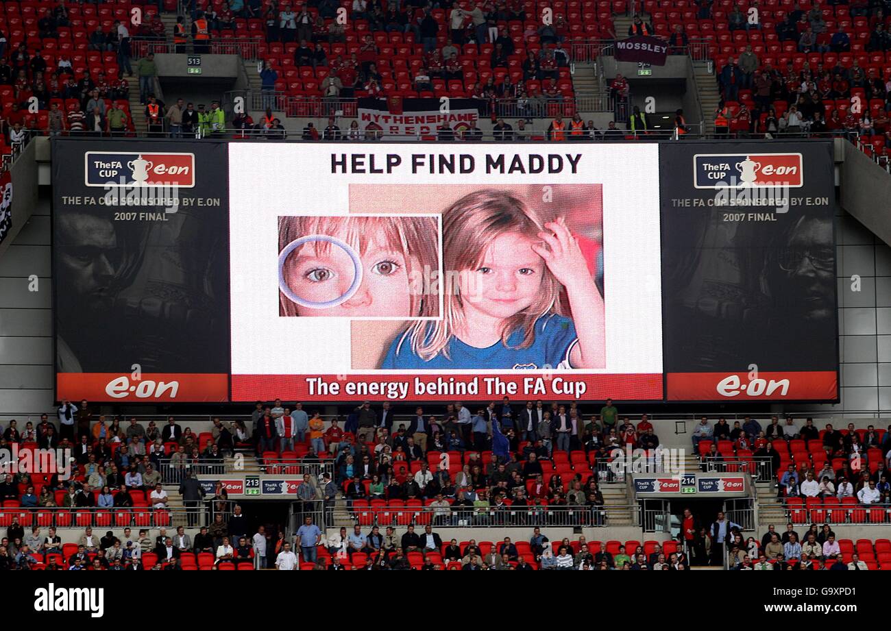 The giant screen at wembley stadium hi-res stock photography and images ...