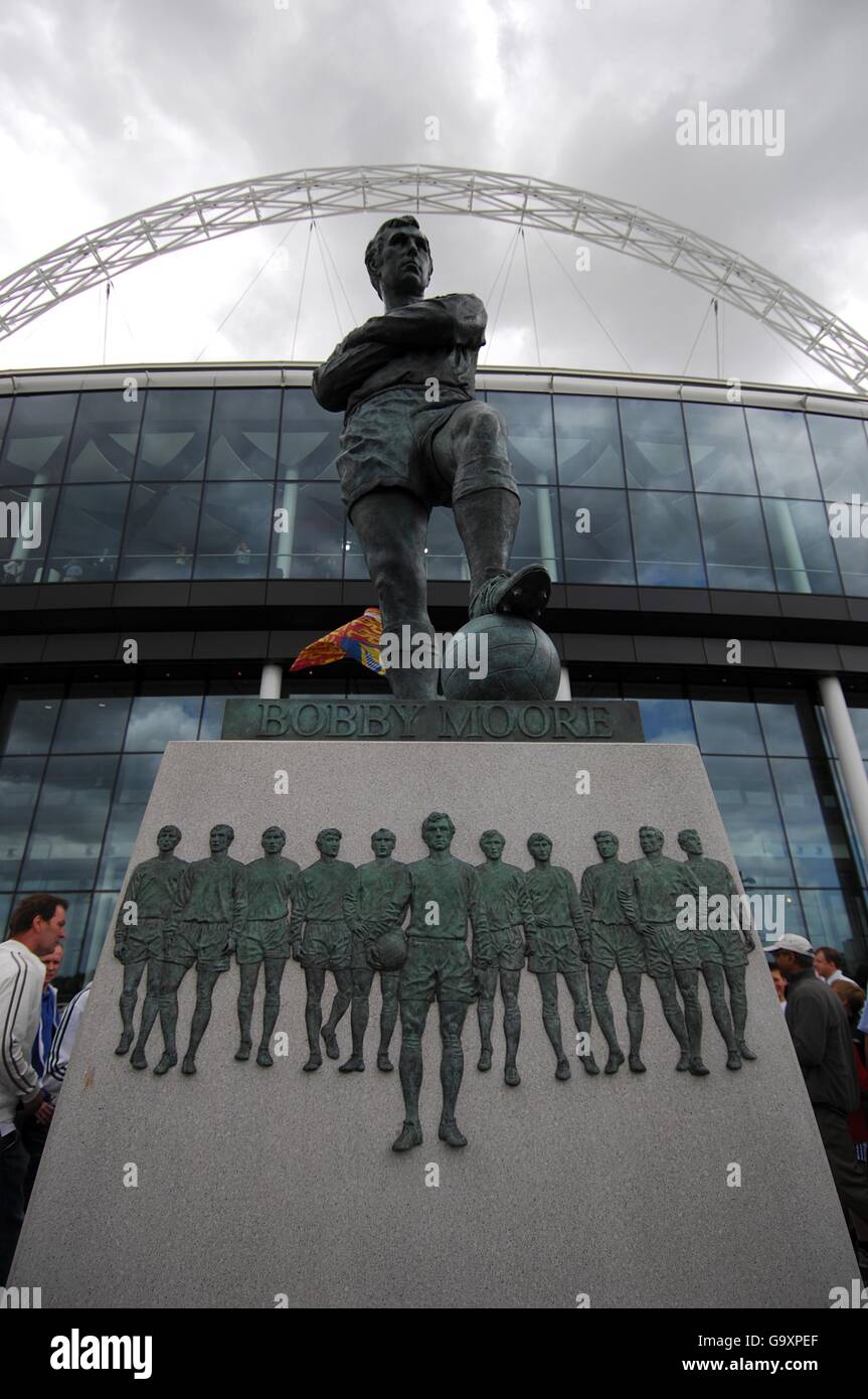 Soccer football full length statue High Resolution Stock Photography ...