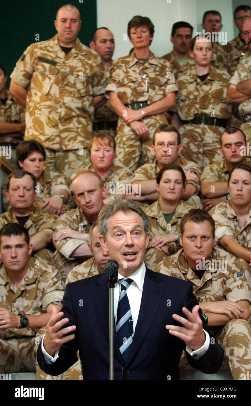 Military uniform speaking tony blair hi-res stock photography and ...