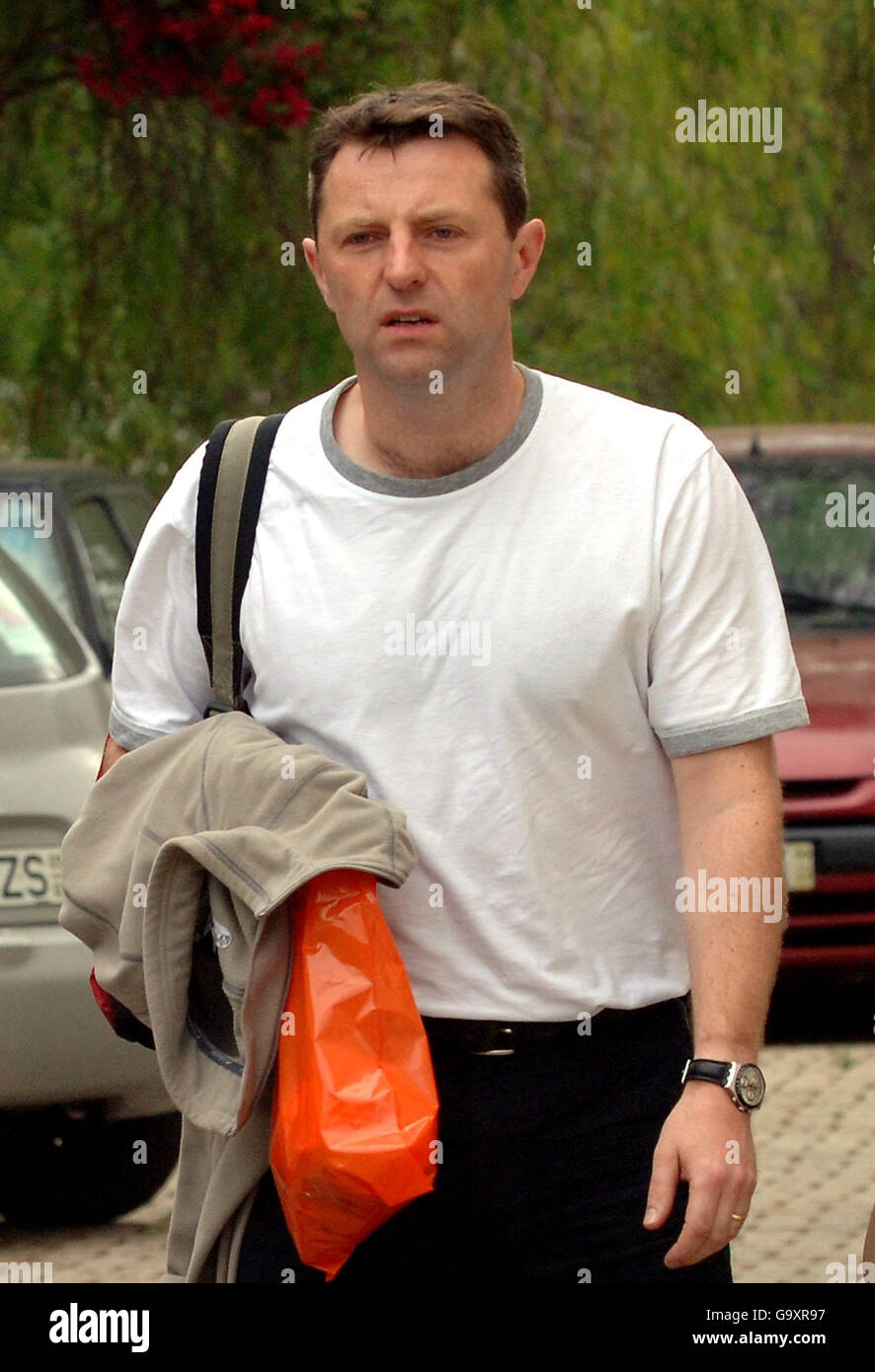 Gerry McCann returns to the apartment where he and his family are ...