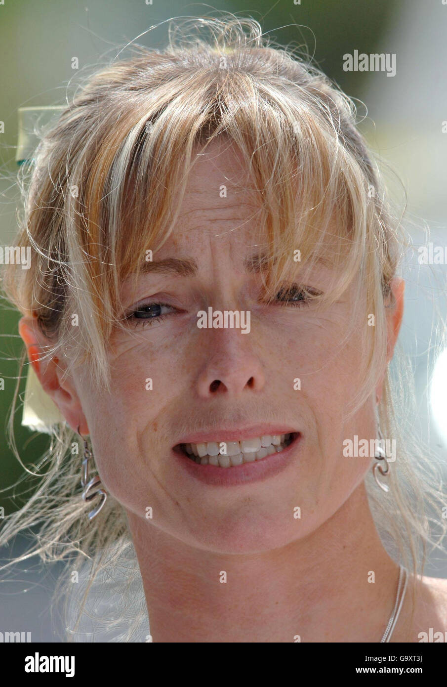 Sad mother crying missing hi-res stock photography and images - Alamy