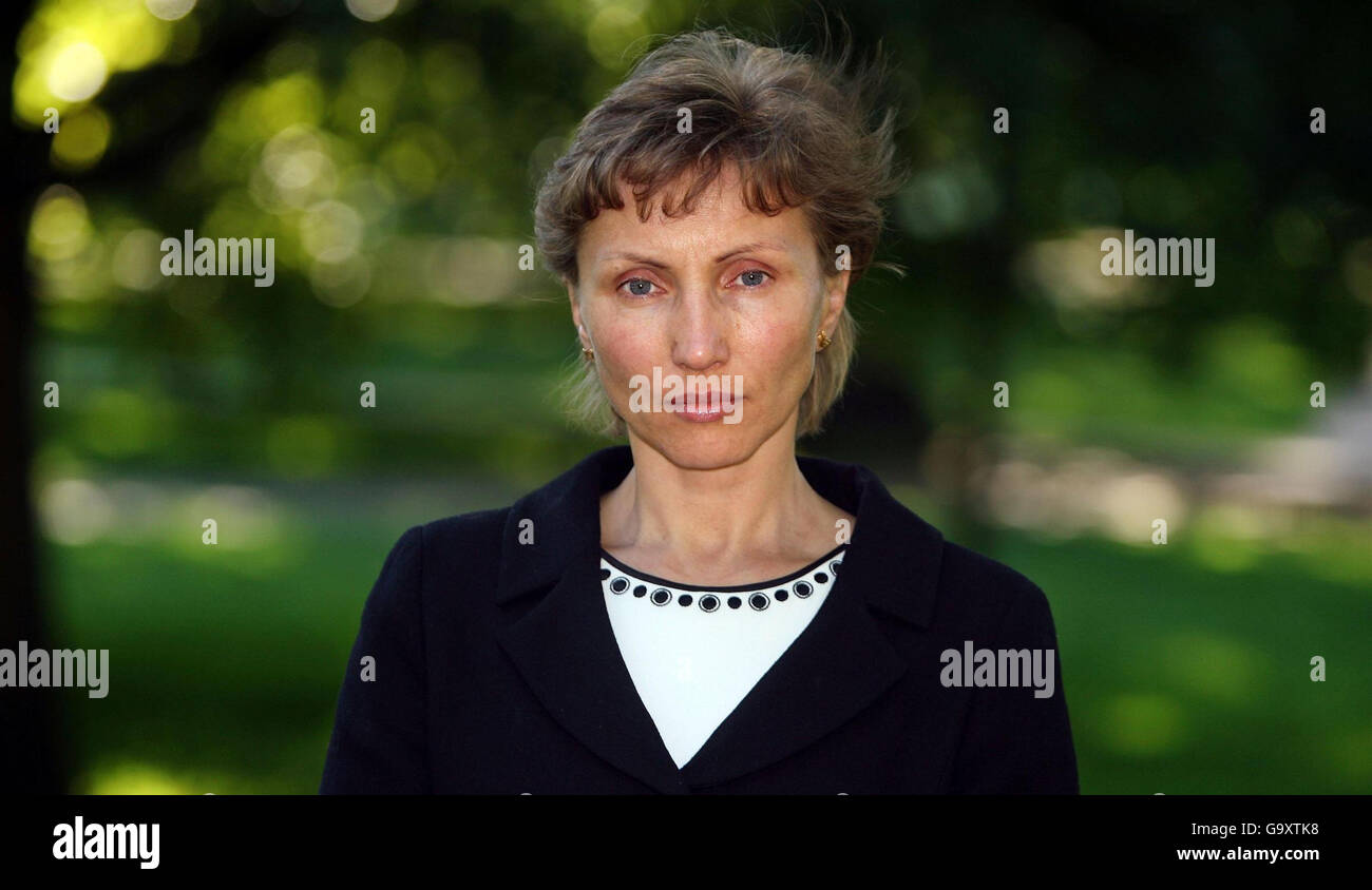 Widow murdered russian security officer alexander litvinenko hi-res ...