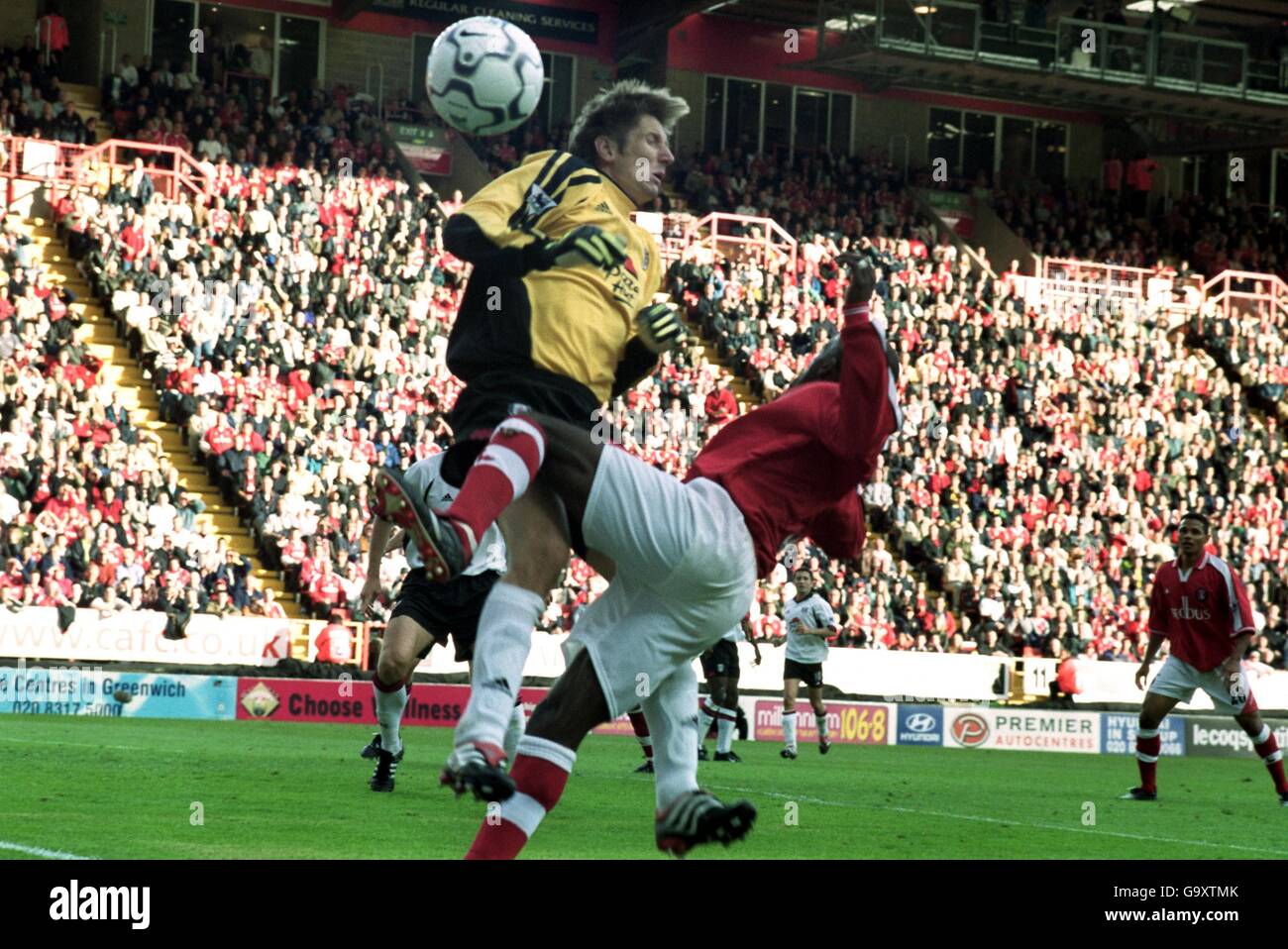Fulhams edwin van der sar saves from charltons chris powell hi-res ...