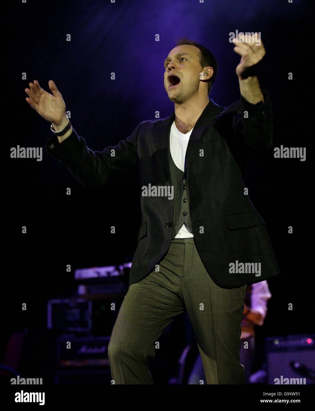 Jason donovan in concert london hi-res stock photography and images - Alamy