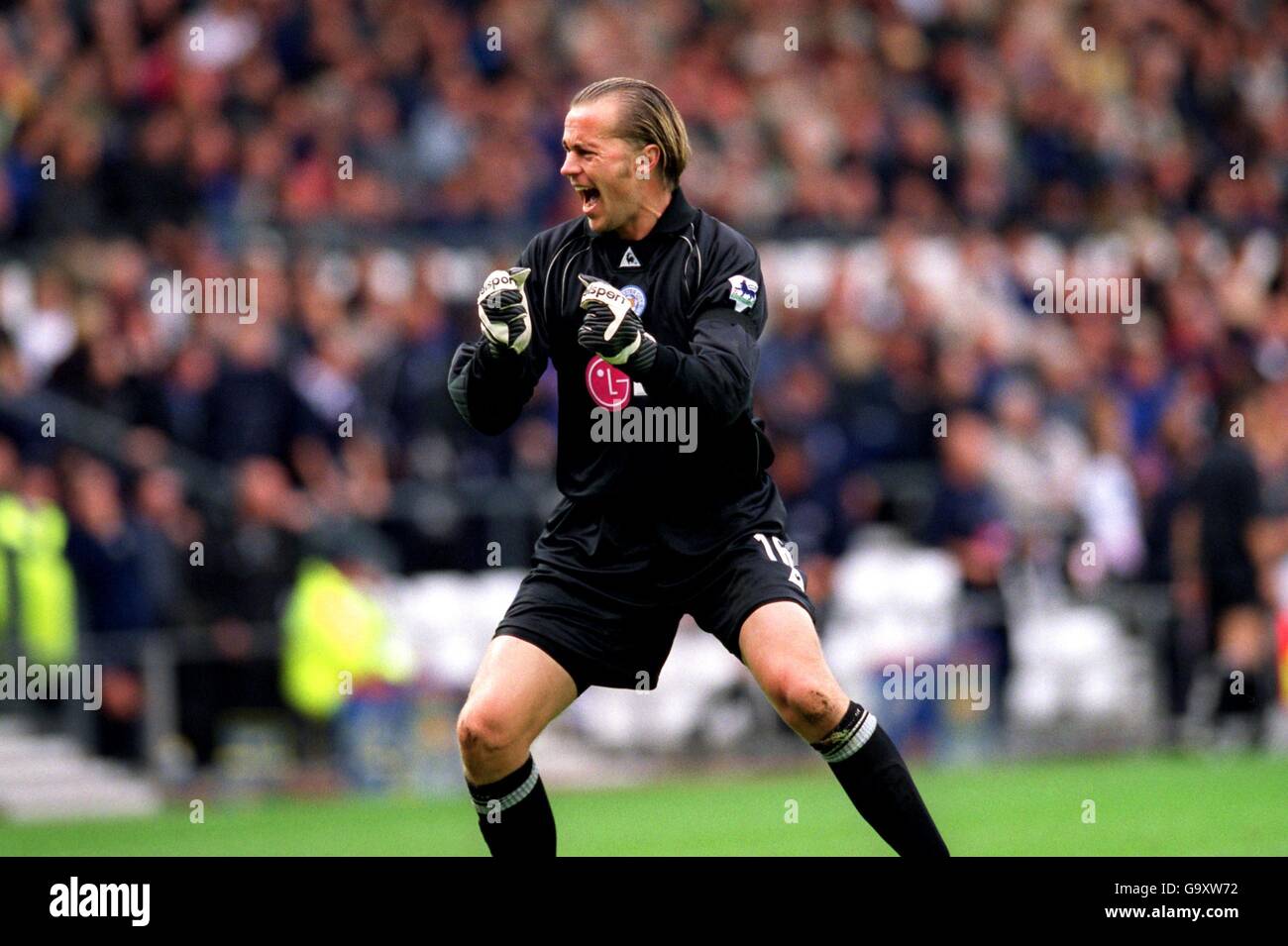 Leicester City's Ian Walker celebrates after Muzzy Izzet scores the ...