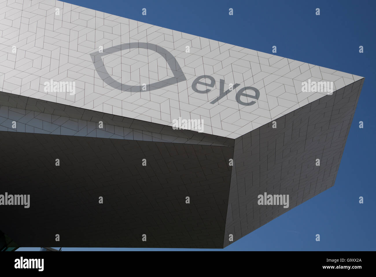 AMSTERDAM - JUNI 2 -2013: Detail of the eye film museum at Amsterdam ...