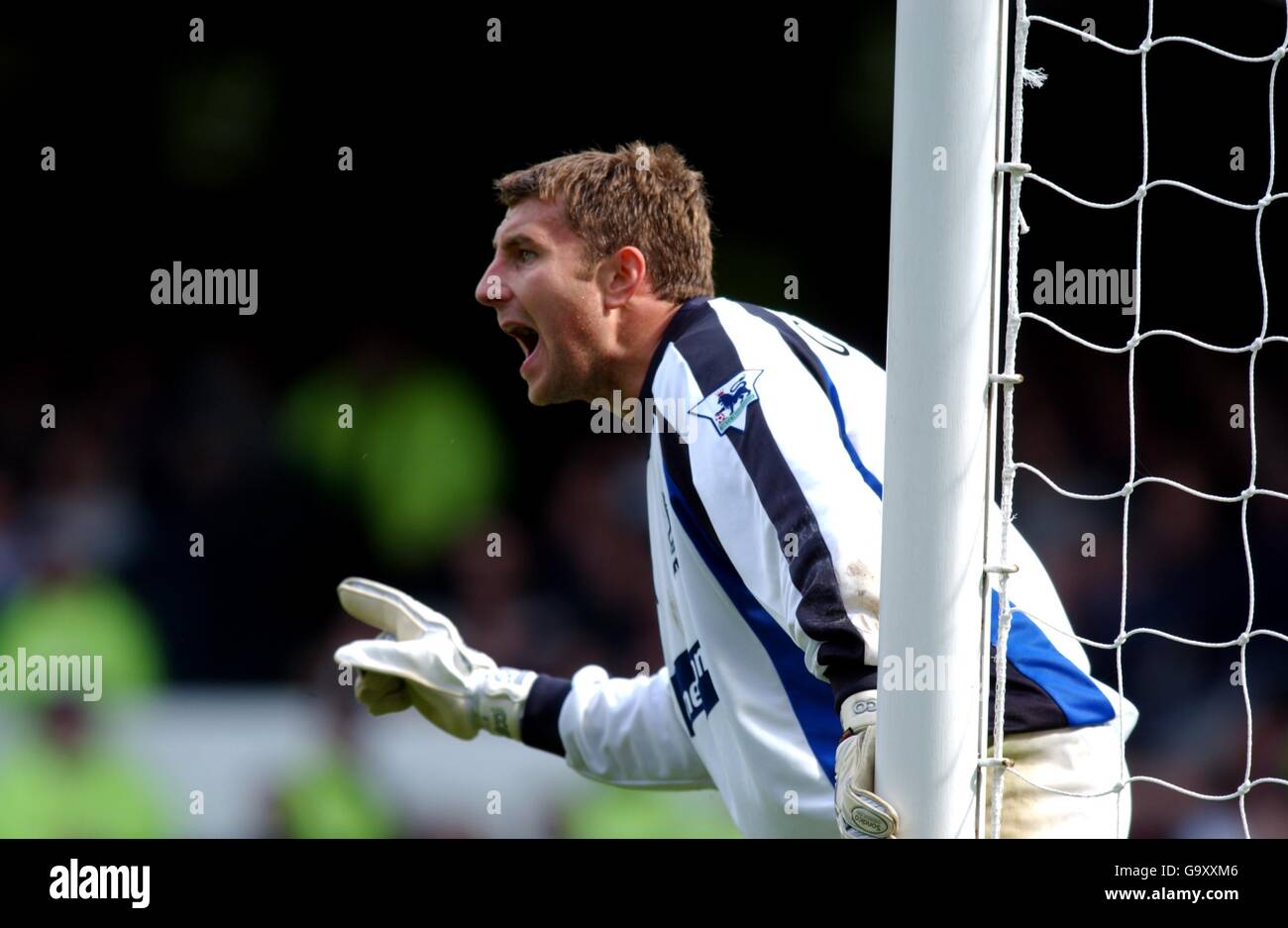 Evertons goalkeeper paul gerrard hi-res stock photography and images ...