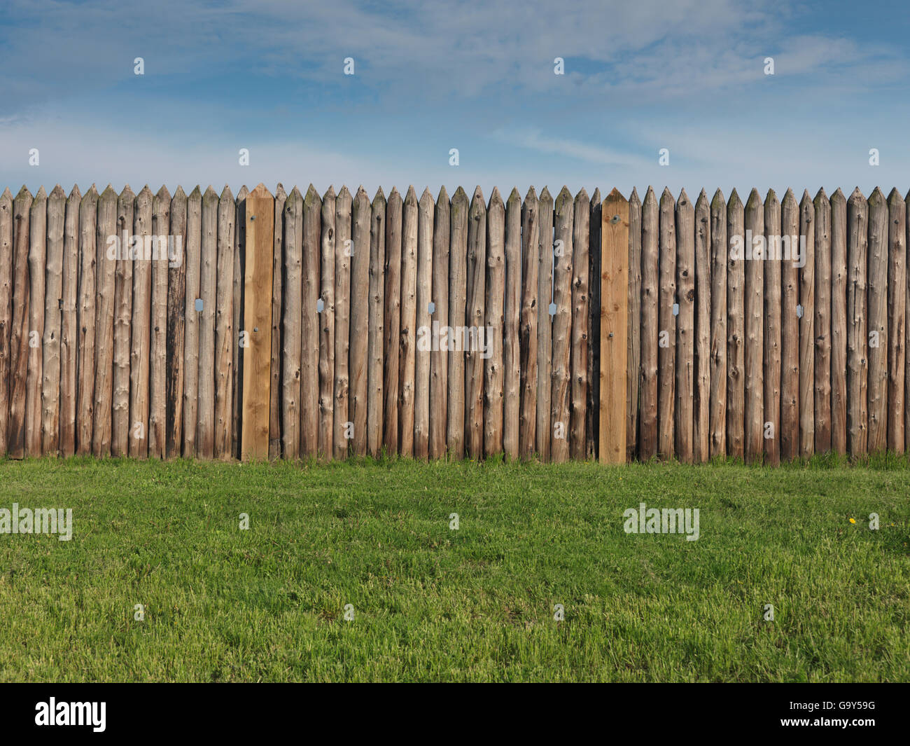 Palisade Fencing Stock Photos & Palisade Fencing Stock Images - Alamy