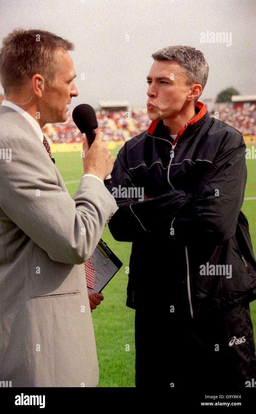 Jon ridgeon l interviews jonathan edwards r hi-res stock photography ...