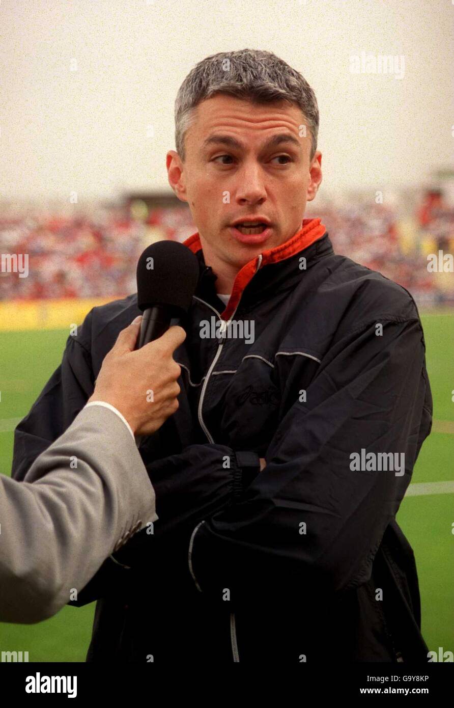 Jon ridgeon l interviews jonathan edwards r hi-res stock photography ...