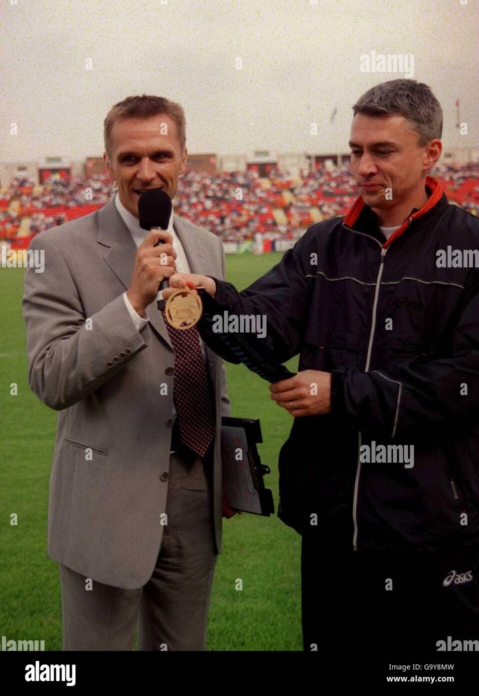 Jon ridgeon l interviews jonathan edwards r hi-res stock photography ...