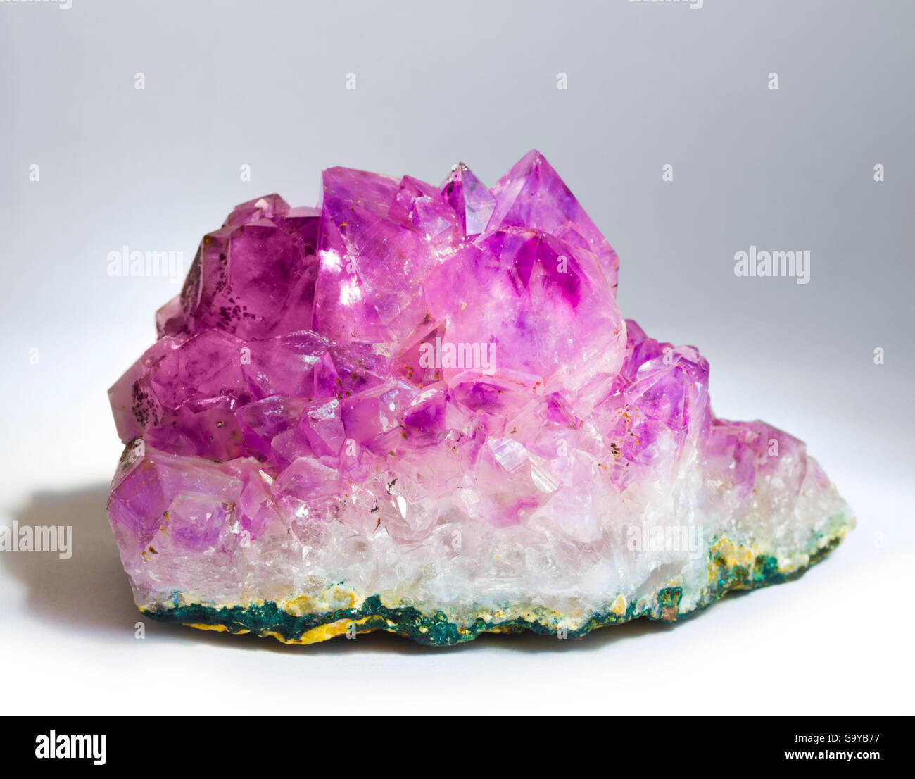 Amethyst geode hi-res stock photography and images - Alamy