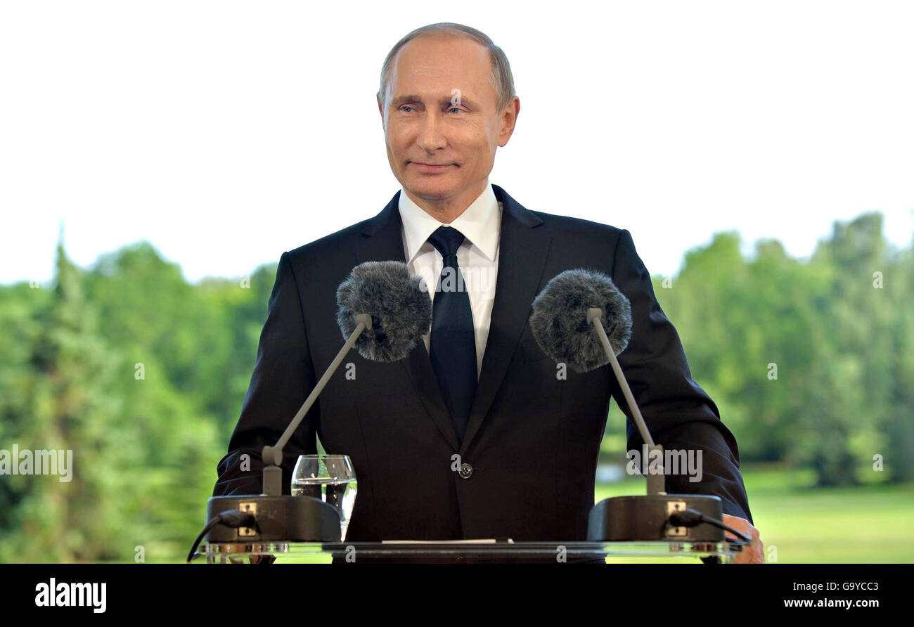 Vladimir putin smirk hi-res stock photography and images - Alamy