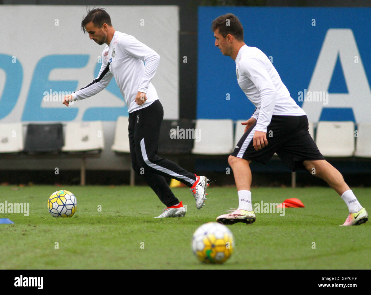 Santos, SP - 01/07/2016:. TRAINING FC SANTOS - Rafael Longuine and ...