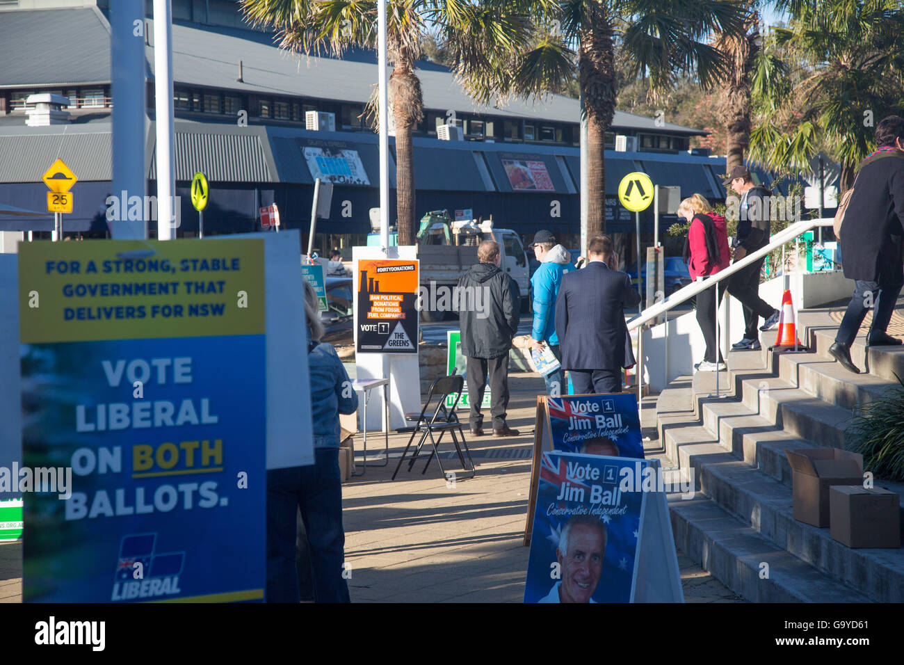 Avalon beach polling station hi-res stock photography and images - Alamy