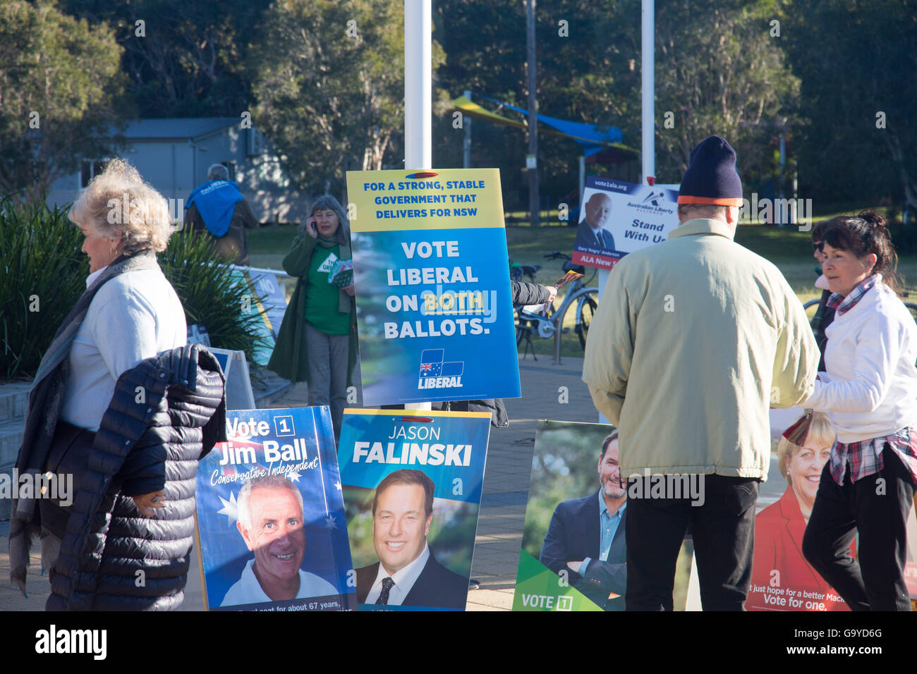 Avalon beach polling station hi-res stock photography and images - Alamy