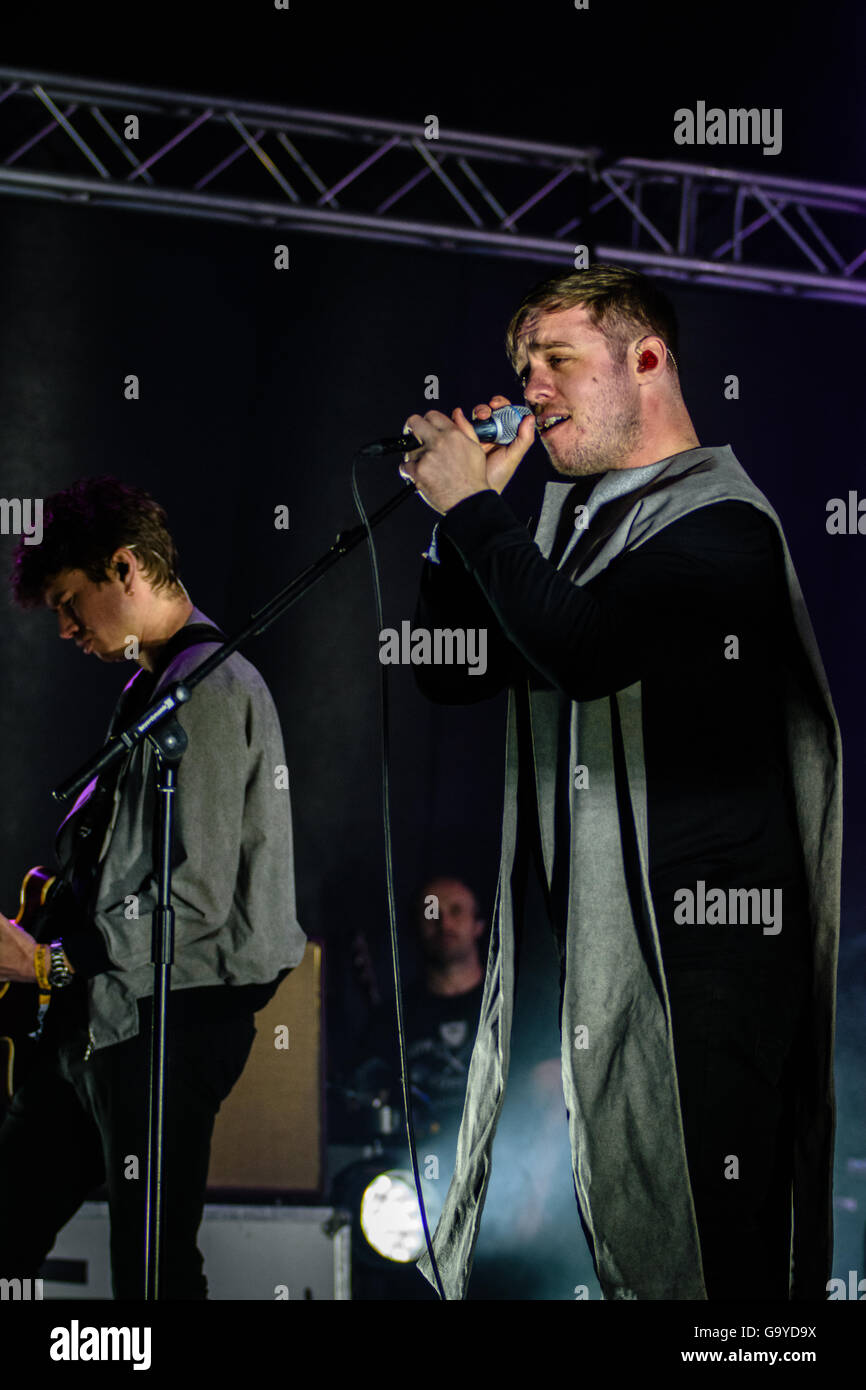 Swim deep concert hi-res stock photography and images - Alamy