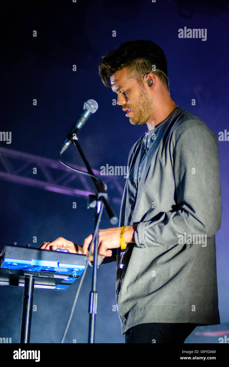 Swim deep concert hi-res stock photography and images - Alamy