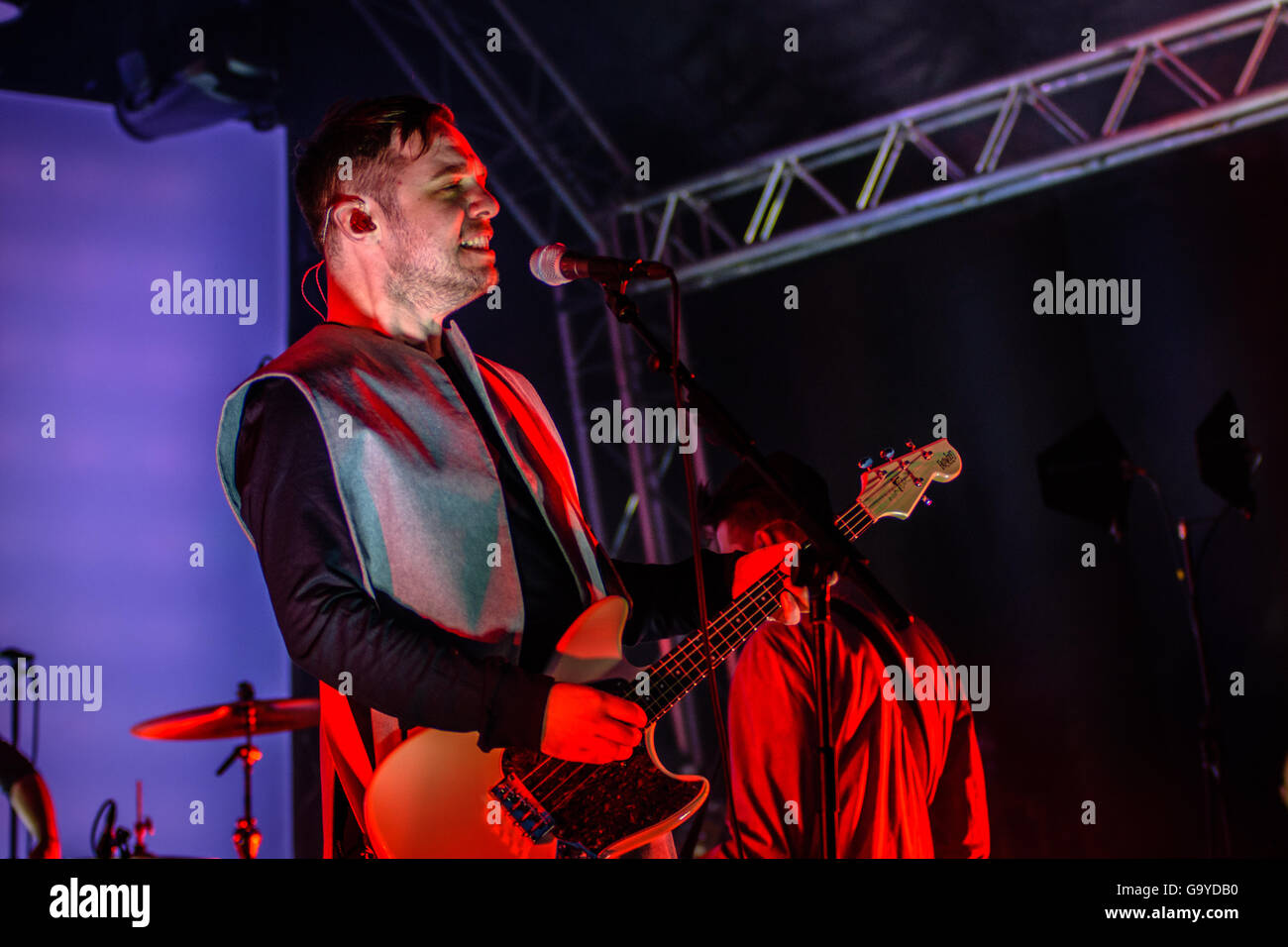Swim deep concert hi-res stock photography and images - Alamy